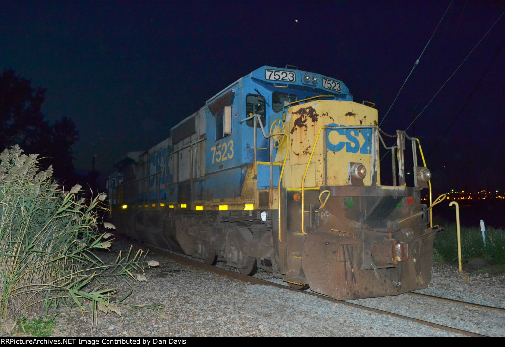 A wider shot of CSX C40-8 7523 at Tremley Point